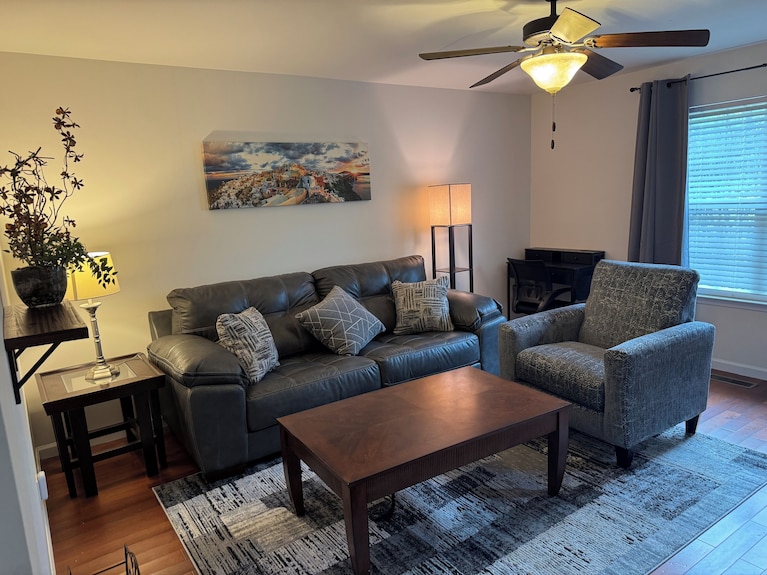 Magnolia Place, Townhouse, 2 Bedroom, 1.5 Bathroom, Screened Porch, Entire House - Cleveland, TN