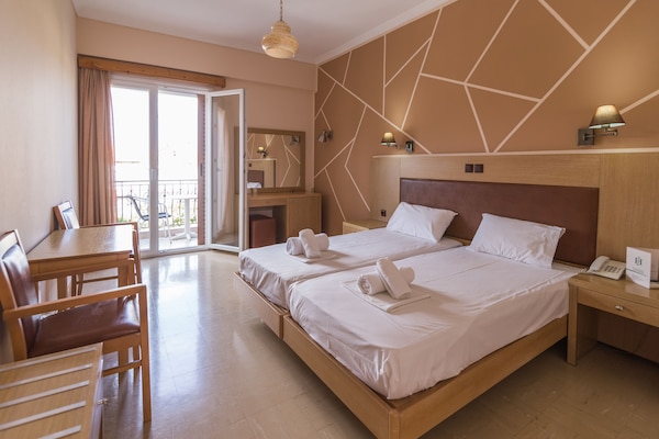 Quarto Duplo, 1 quarto | Camas de colchão pillowtop, ferro/tábua de engomar, Wi-fi grátis