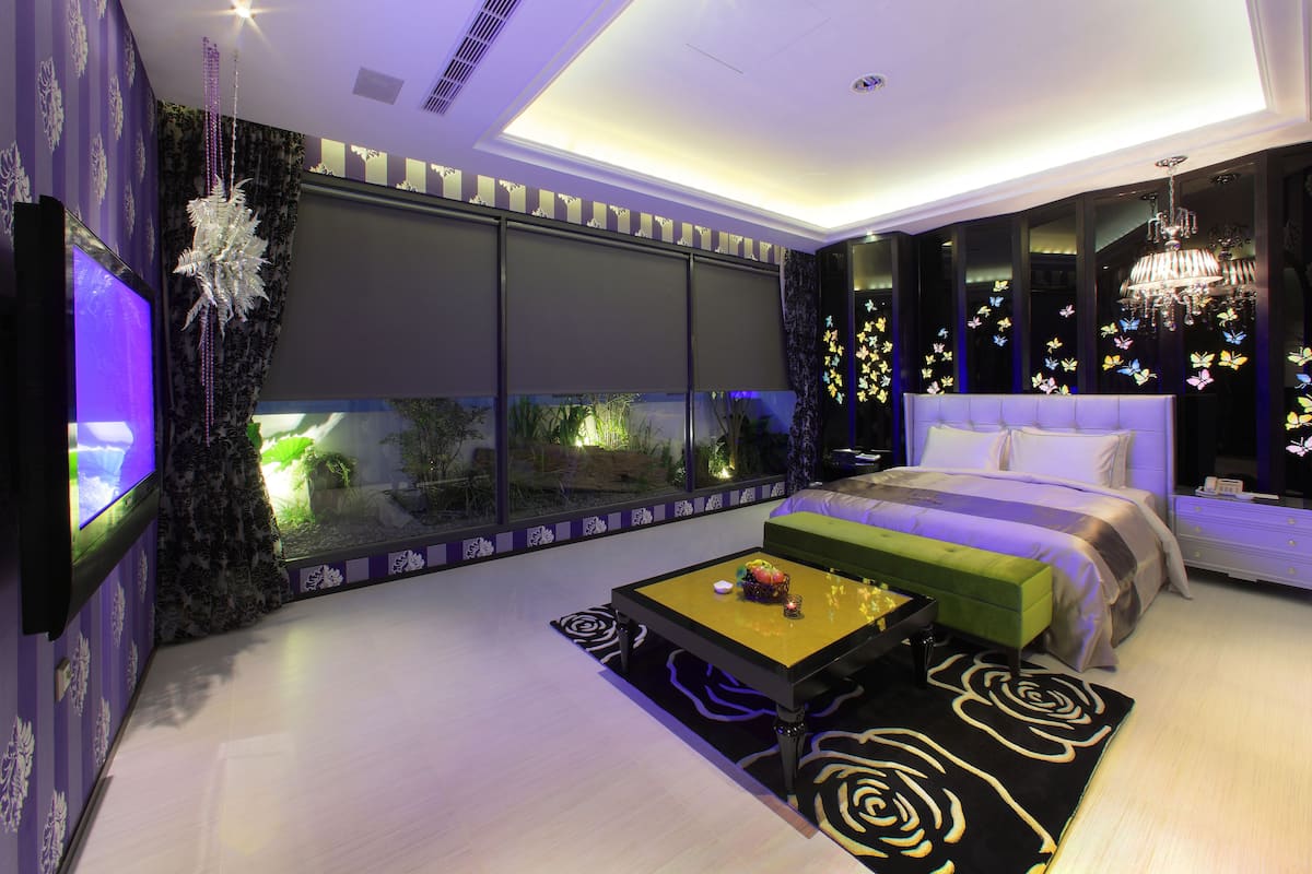 Quarto casal luxo, 1 cama King (21:00 check in) | Roupas de cama premium, edredons de pluma, frigobar