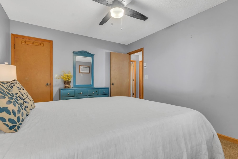 Modern, Private, Quiet, Long Range Views Cabin, Walk To Beech Mountain Club - Watauga Lake, TN