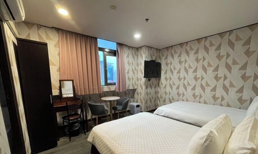 Quarto Triplo Standard | Cortinas/cortinados opacos, quartos insonorizados 