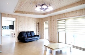 Quarto (Gold) | Sala de estar | TV de ecrã plano