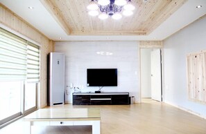 Quarto (Gold) | Sala de estar | TV de ecrã plano