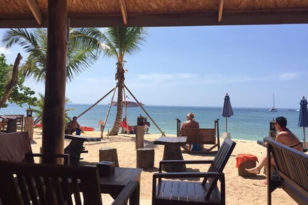 Serviço de café da manhã, culinária internacional, vistas para a praia