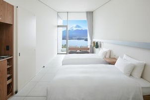 Quarto Twin, vista para o lago (T-Cabin) | Roupa de alta qualidade, edredões de penas, minibar, cofre no quarto 