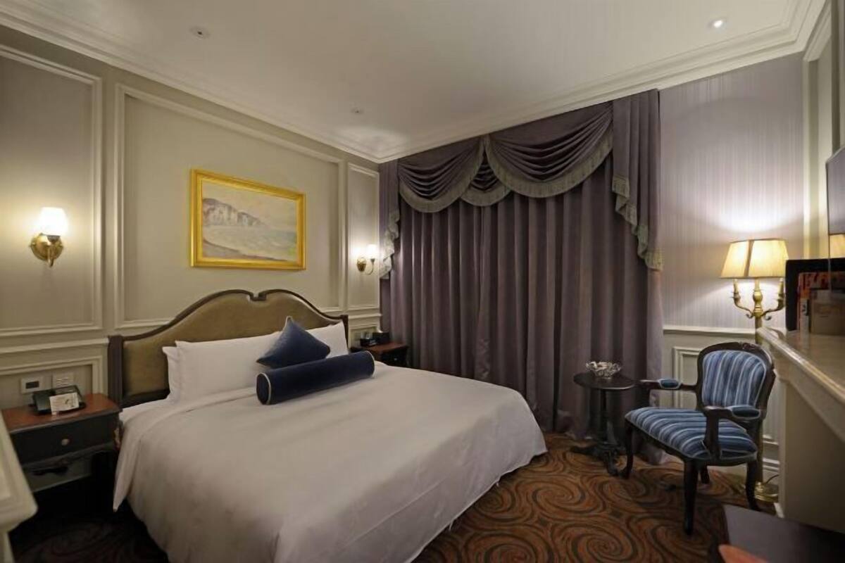 1 quarto, edredons de pluma, cofres nos quartos, escrivaninha