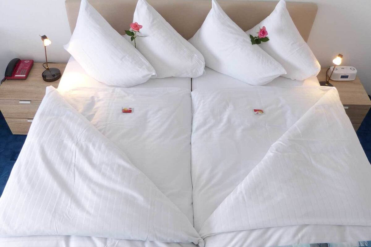 Quarto Duplo Superior | Minibar, cofre no quarto, secretária, Wi-fi grátis 