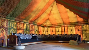 Tenda, várias camas, não fumadores (Tente Caidale) | 1 quarto, com mobília individualizada, ferro/tábua de engomar