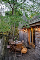 Casa na árvore, várias camas, para não fumantes (Château dans les arbres) | Individualmente mobiliados, ferros/tábuas de passar roupa, roupa de cama