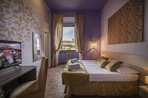 Quarto luxo | Cofres nos quartos, escrivaninha, ferros/tábuas de passar roupa