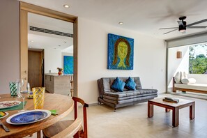 Apartamento, 2 quartos | Área de estar | TV de tela plana, DVD player