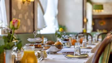 Café da manhã continental todos os dias (EUR 15 por pessoa)