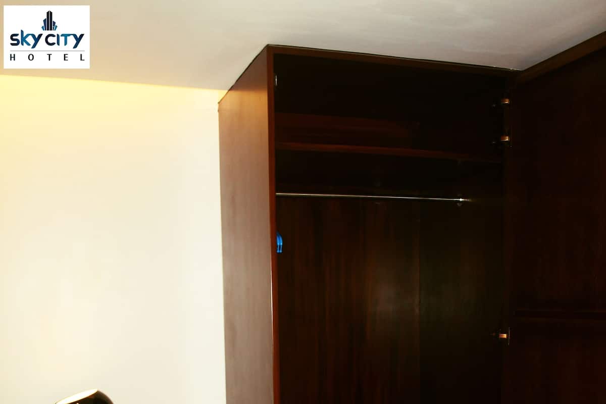 Roupa de alta qualidade, camas de colchão pillowtop, minibar