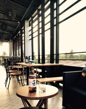 Pequenos-almoços servidos, cozinha local e internacional