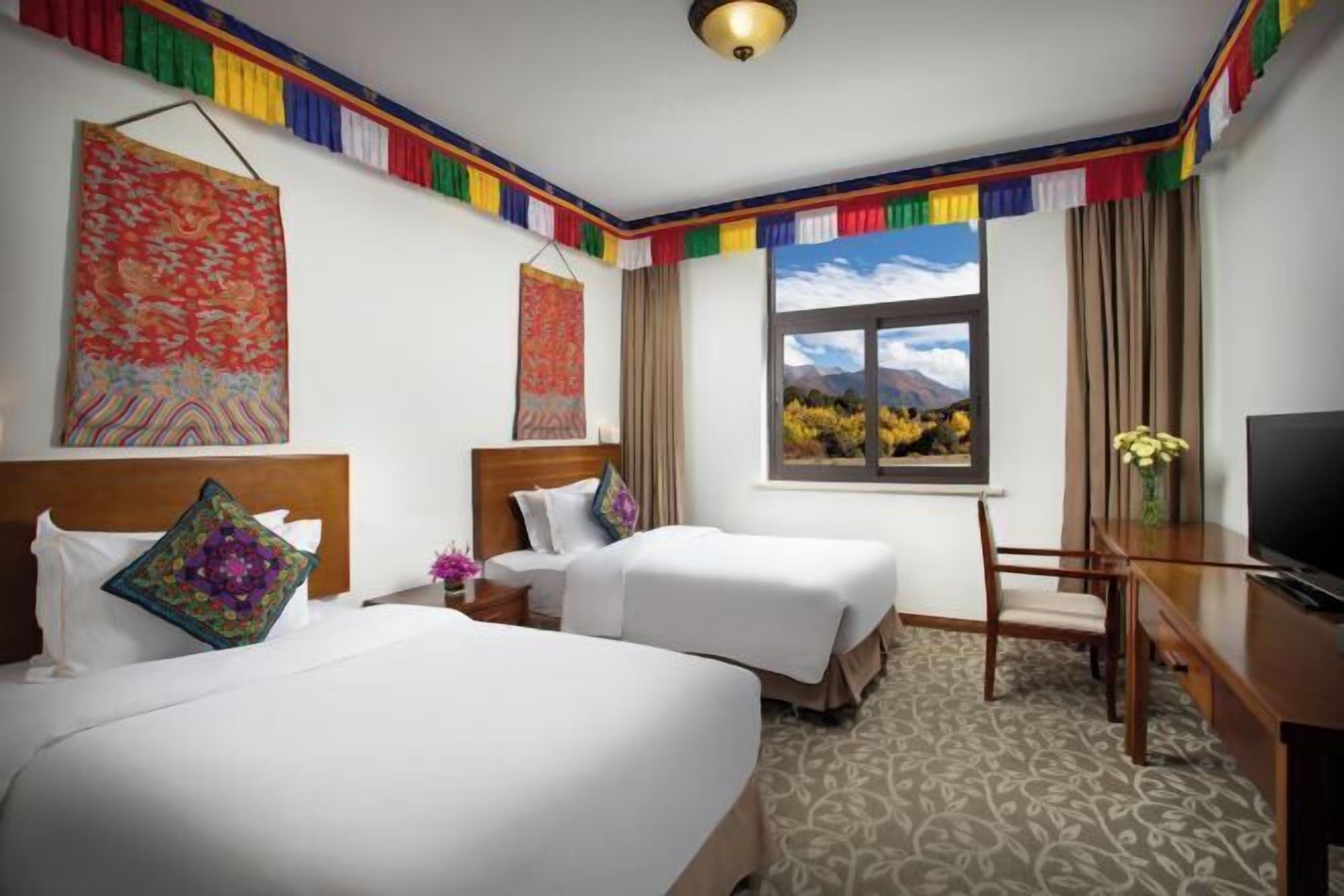 Minibar, cofre no quarto, secretária, cortinas/cortinados opacos 