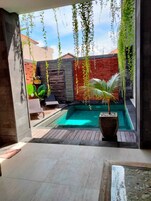 Piscina interior, piscina exterior 