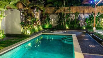 Piscina interior, piscina exterior 