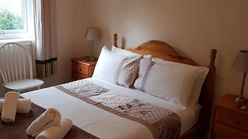 Apartamento, 2 quartos | 2 quartos, secretária, secretária adequada para computadores portáteis