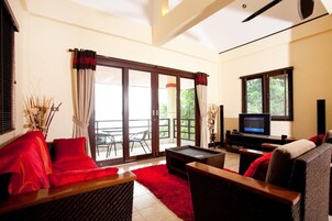 Vila, 3 quartos | Sala de estar | TV de tela plana