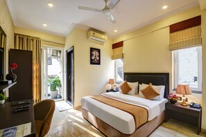 Quarto casal luxo, 1 cama de casal | 1 quarto, escrivaninha, Wi-Fi de cortesia, roupa de cama