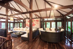 Villa, vários quartos (7 Bedrooms) | Sala | TV de ecrã plano, leitor de DVD