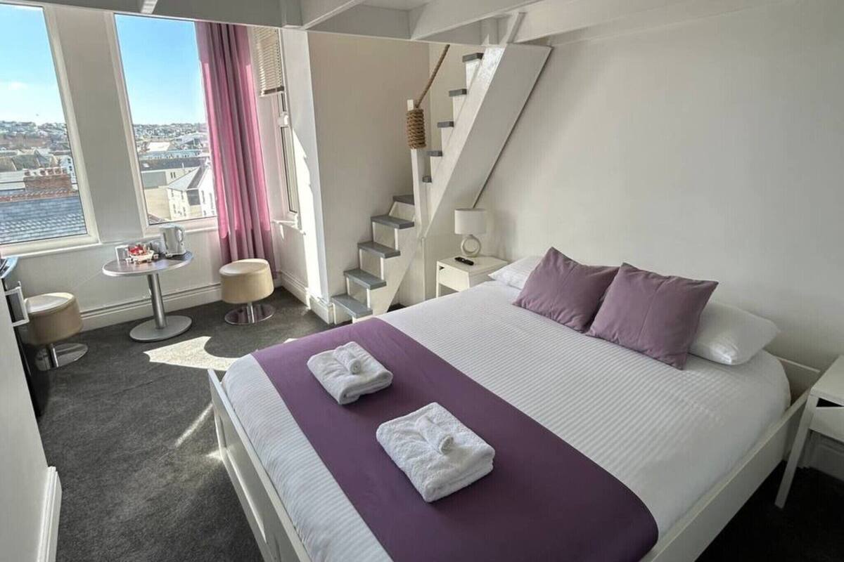 Quarto família | Ferros/tábuas de passar roupa, Wi-Fi de cortesia, roupa de cama