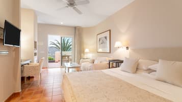 Suite Júnior | Minibar, cofre no quarto, Wi-fi grátis, roupa de cama fornecida