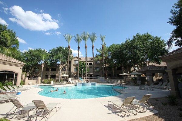 Signature 2 Bedroom Condo By Redawning - Taliesin West
