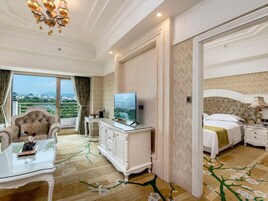 Suíte luxo | Frigobar, cofres nos quartos, escrivaninha