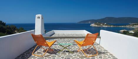 Vila lua de mel, lareira, vista para o mar | Terraço/pátio