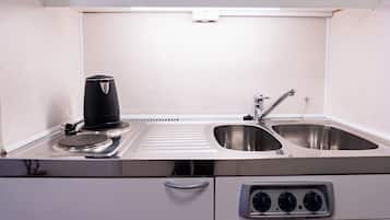 Quarto Duplo Deluxe, sauna | Cozinha privada | Um frigorífico, uma cafeteira/bule, uma chaleira elétrica