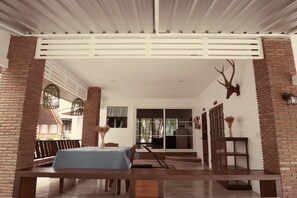 Holiday House 3 Bedrooms | Terraço/pátio