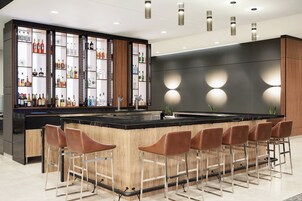 2 bares/lounges, este bar no terraço do hotel
