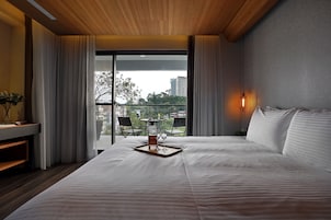 Quarto Duplo Deluxe, 1 cama queen-size, varanda, vista para a montanha | Minibar, com decoração personalizada, secretária 
