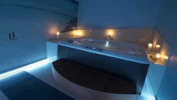 Banheira de hidromassagem interior