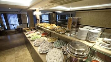 Pequeno-almoço tipo buffet diário incluído