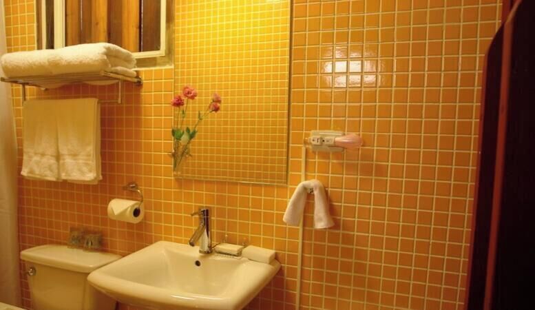 Um polibã, artigos de higiene pessoal grátis, um secador de cabelo 