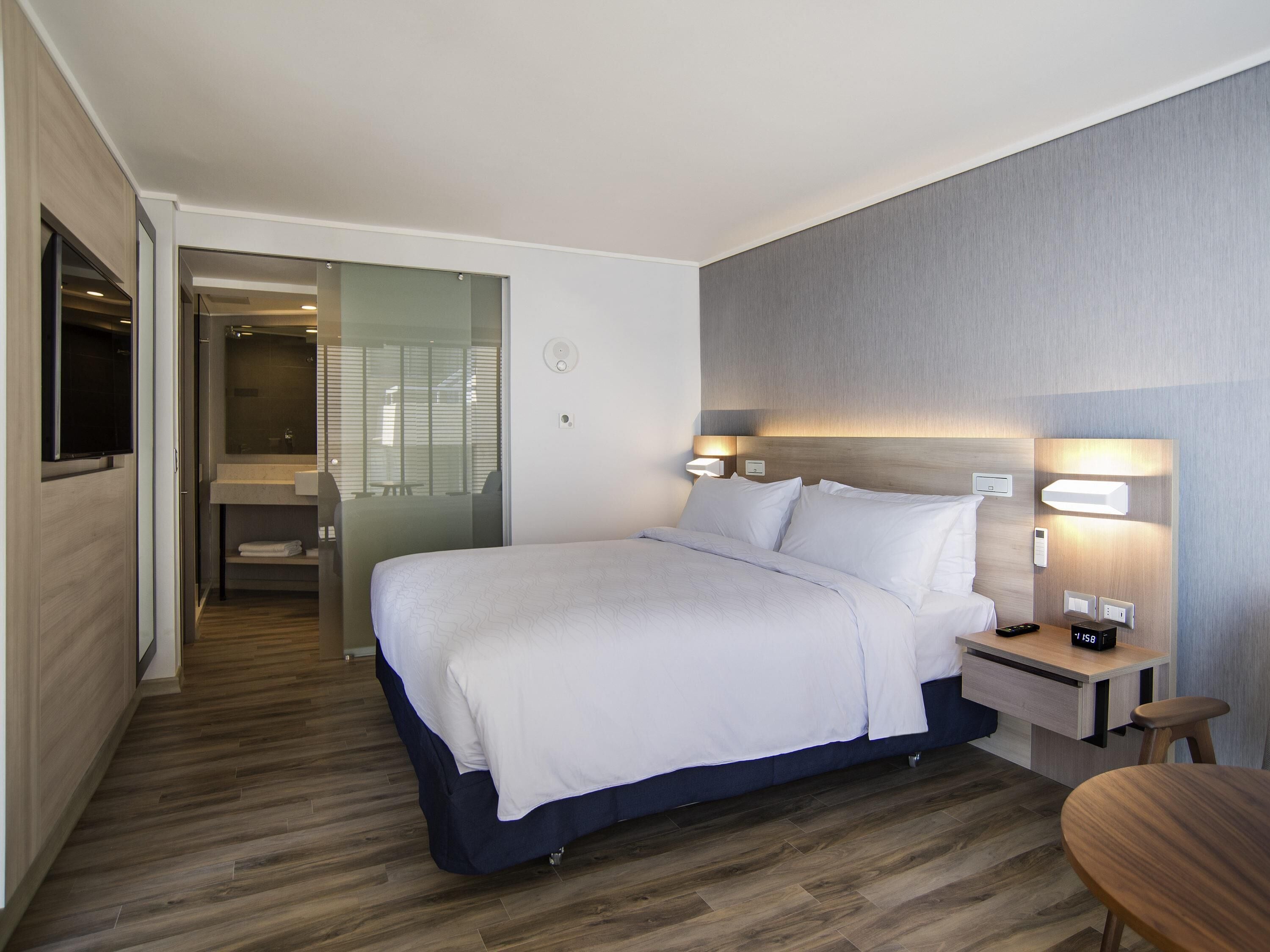 Suíte superior, 1 cama King, vista para o mar | Frigobar, cofres nos quartos, escrivaninha