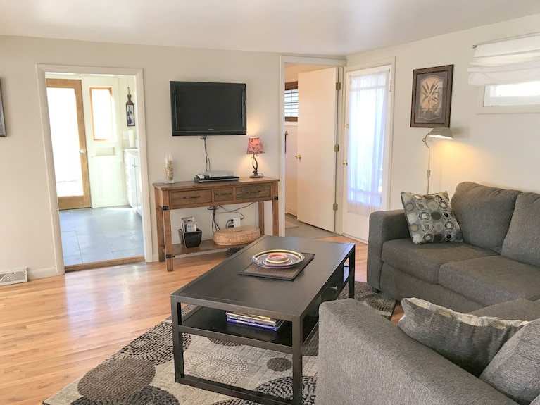 Southern Downtown-experience Colorado Charm Near Garden Of The Gods - Colorado Springs, CO