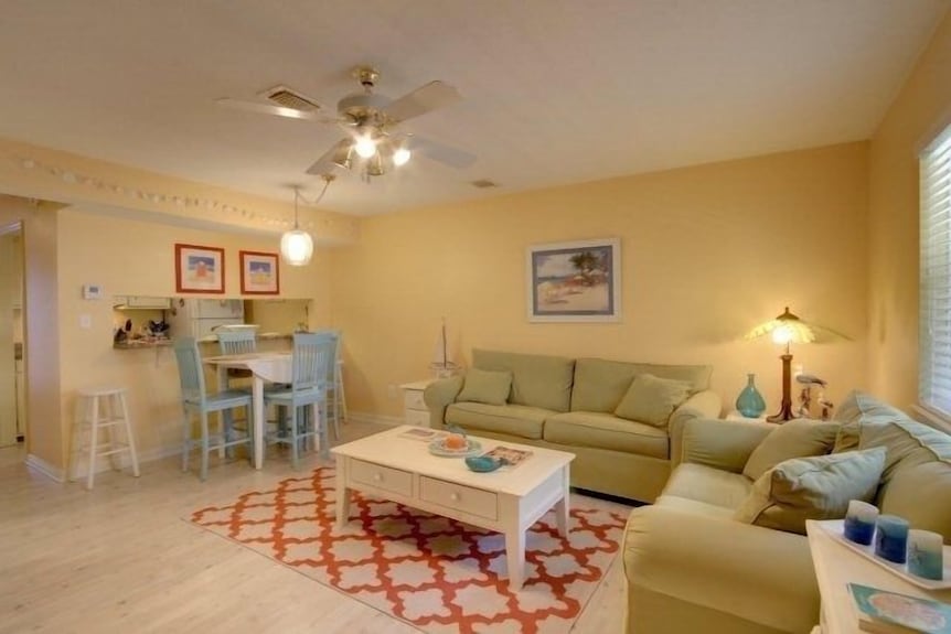 Pet Friendly! 2 Bedroom/1.5 Bath. Sleeps 6. - Alabama