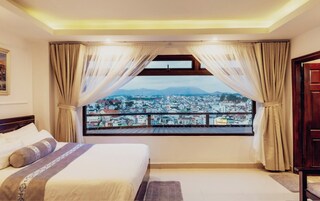 Quarto quádruplo luxo, 2 camas Queen (with Window)
