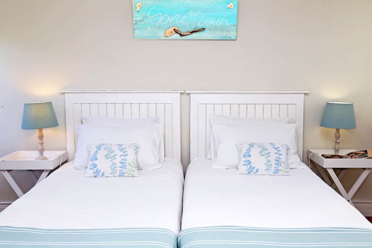 Erica Room Luxury King/Twin | 1 quarto, roupa de alta qualidade, cofre no quarto, secretária