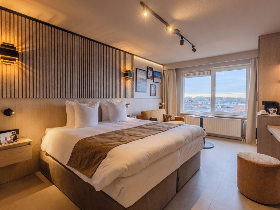 Quarto Duplo Standard | Cofre no quarto, com decoração personalizada