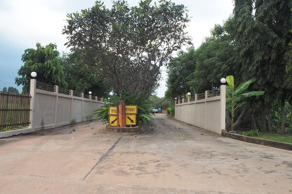 Country Inn 304 - Si Maha Phot