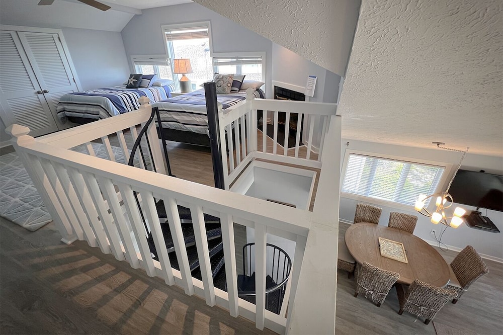 Oceanfront Condo W/ocean Views, 2 Pools, Beach Access & Tennis Court. - ライツビル・ビーチ, NC
