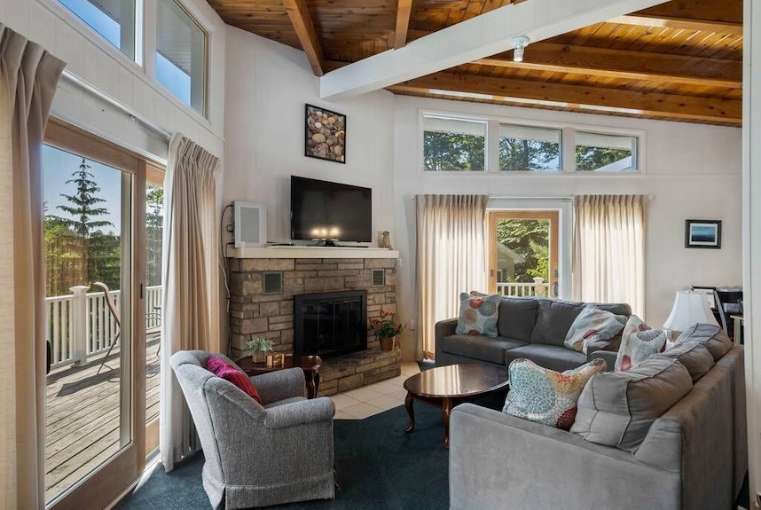 Charming Condo On The Bike Path, Minutes To Petoskey And Harbor Springs! - Petoskey State Park, MI