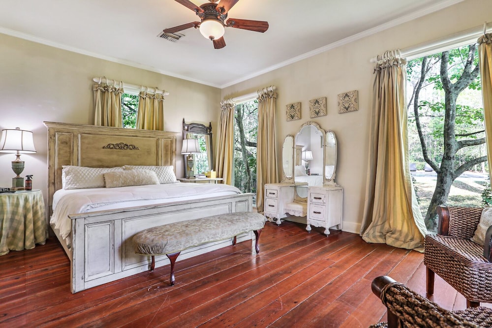 The Secret Garden Is Located In Covington, Louisiana. Truly One Of A Kind Home! - 卡溫頓