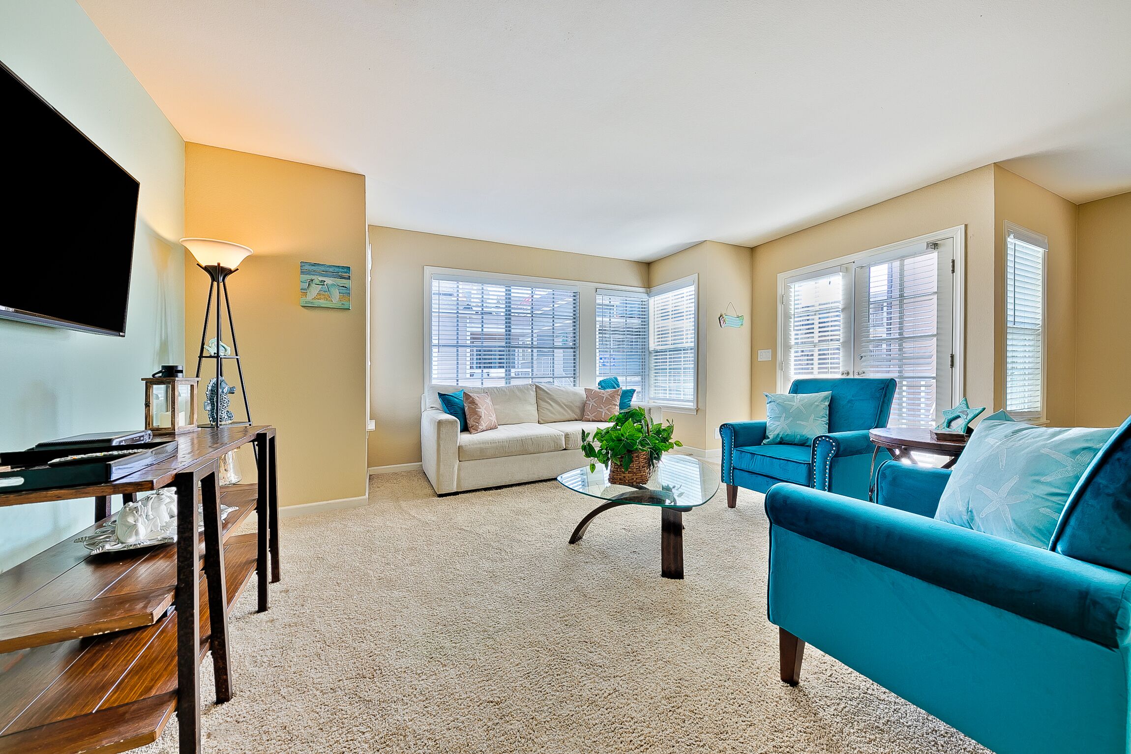 Tri-level, 3bd Beach House Steps To Beach W/ Ac, Lrg Patio, Balcony, & Garage!  Pets Ok! - San Diego, CA