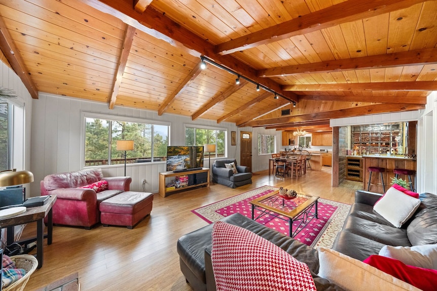 3つの注視スター:広々とした素晴らしい景色、ウォークツータウン、エアコン、スパ - アイディルワイルド=パイン・コーブ, CA