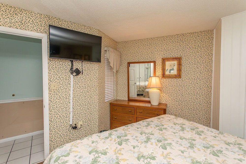 One Bedroom Condo To Die For Royal Garden 803 - Murrells Inlet, SC